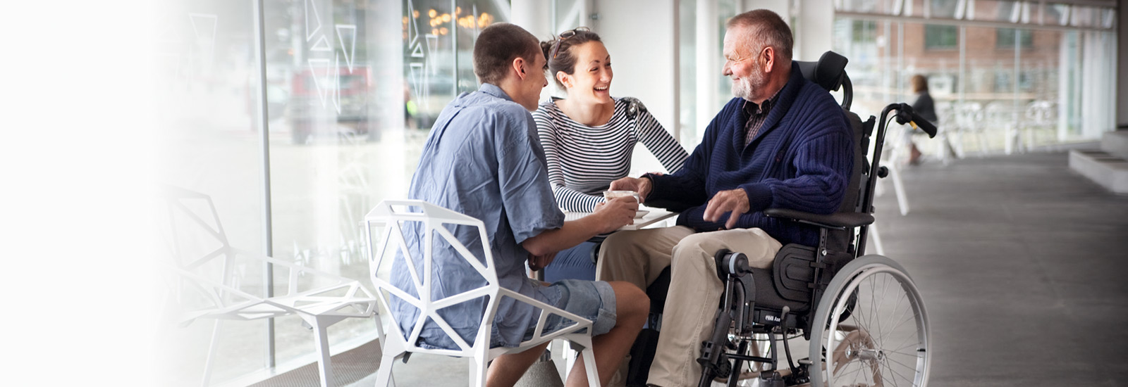 Rea Azalea Max kantelrolstoel - Invacare Netherlands